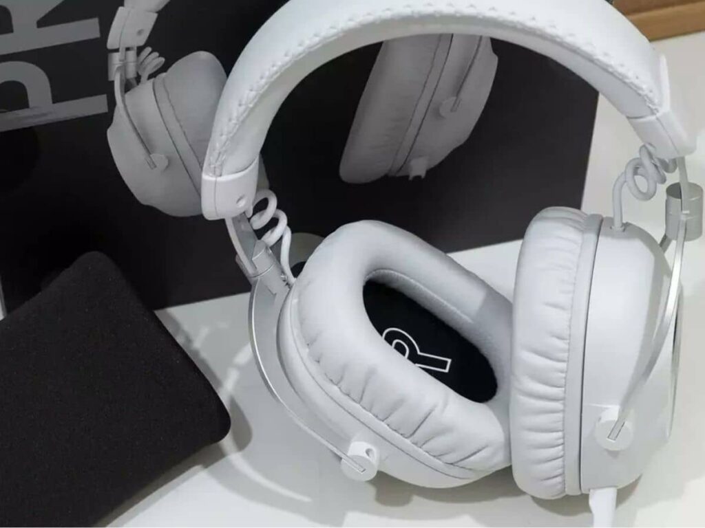 10 Best Wireless Gaming Headsets & Headphones Right Now! - Home Office ...